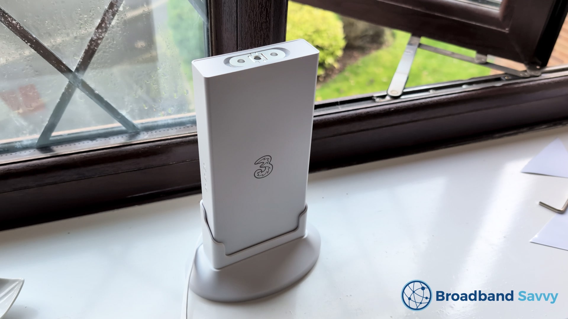 Three 5G Outdoor Hub Review | External 5G Internet Antenna